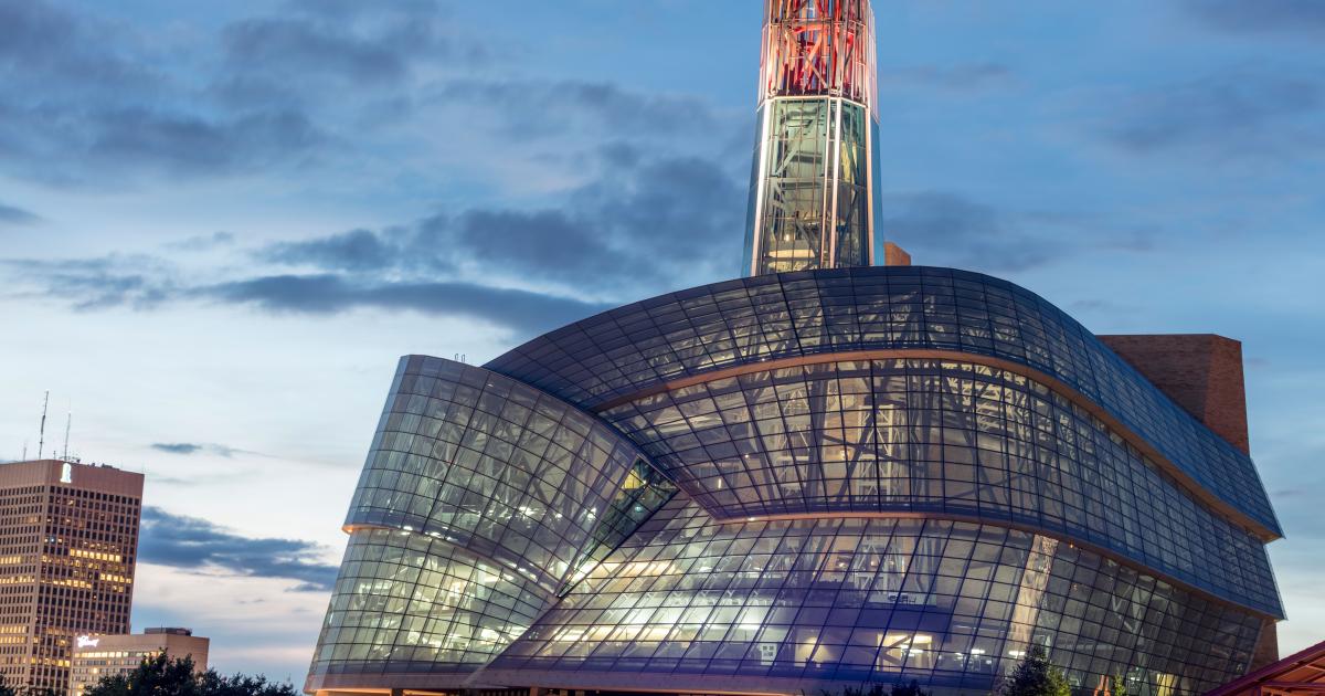Red tower marks 100th anniversary of Armistice | CMHR